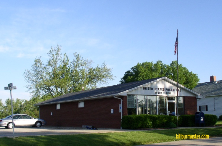 Looking west at the De Witt Post Office. (May, 2008)