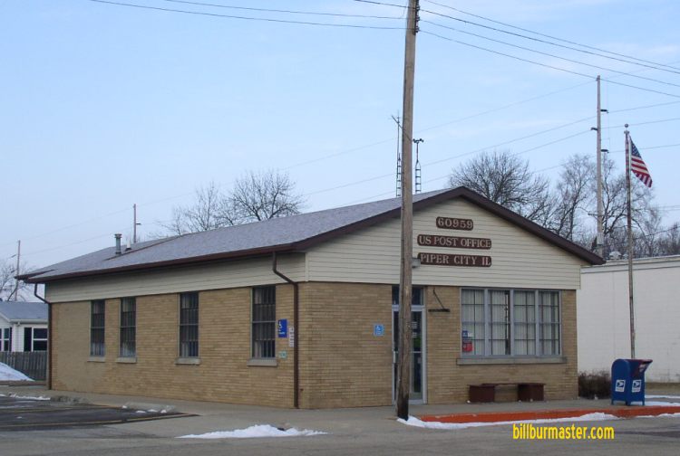 Looking west at the Piper City Post Office. (February, 2008)