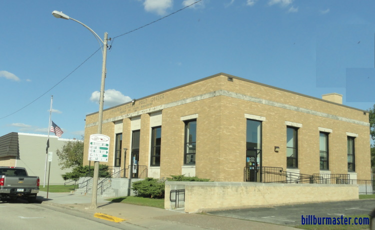 Looking at the Prairie du Chien Post Office. (October, 2021)